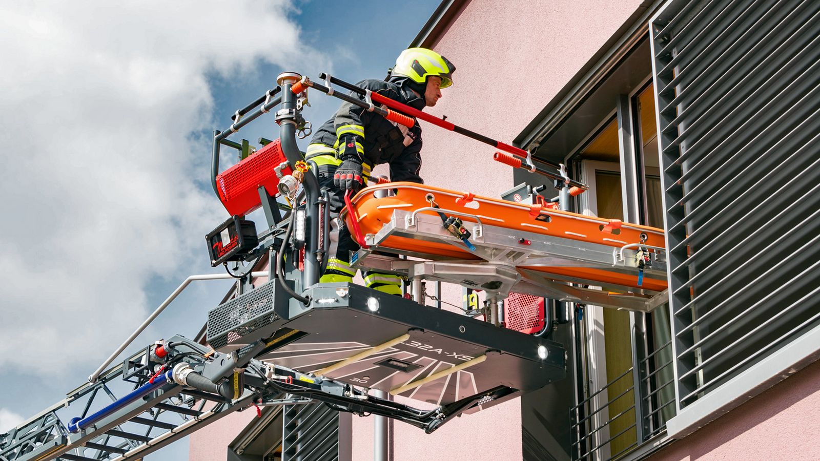 L27A-XSC Aerial Ladder